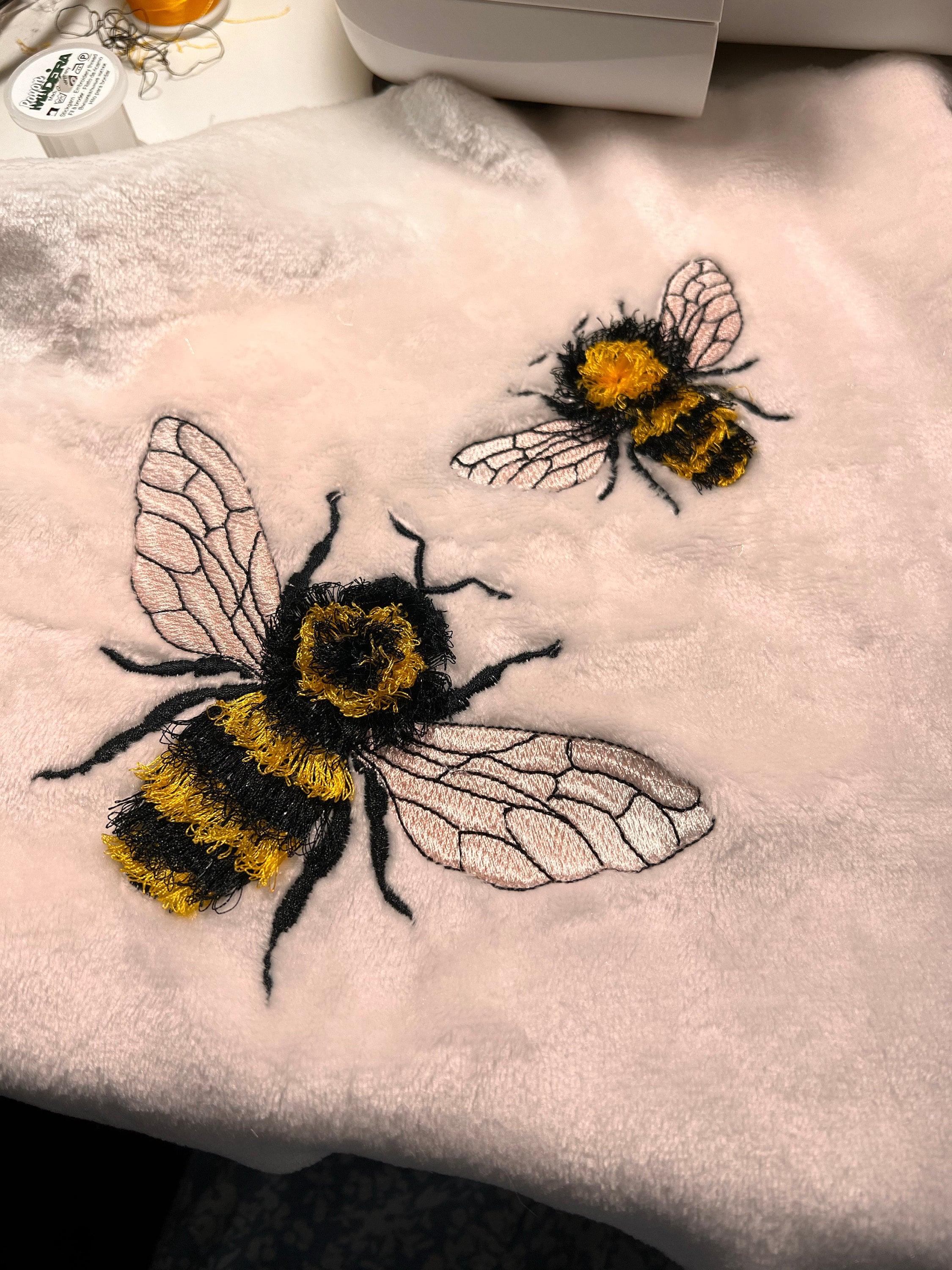 Fringed Bee cute honeybee insect machine embroidery designs 3.5, 4, 5 ...