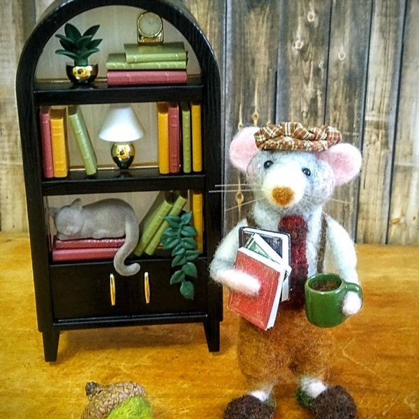 Needle Felted Small Gray Mouse With Acorn Cap and Wool Scarf, Dollhouse ...