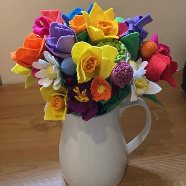 Beautiful handmade felt flowers for the home & by FeltnFings