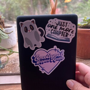 Hot Girls Read Fantasy Sticker Bookish Kindle Sticker Fantasy Kindle ...