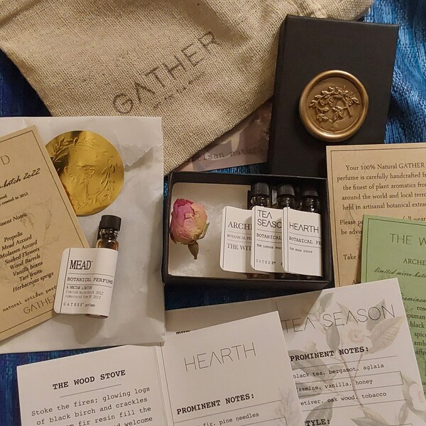 FALLING ..... Natural Botanical Perfume the Embrace of October Fruity ...