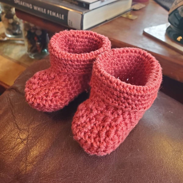 CROCHET PATTERN + VIDEO | Crochet Baby Booties Pattern | Easy Crochet ...