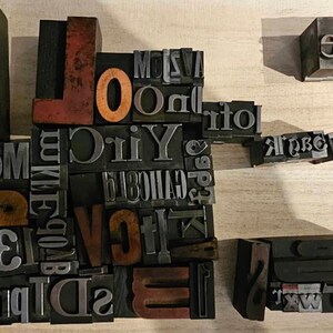 Lot of 200 Antique VINTAGE Metal LETTERPRESS Print Type Blocks ALPHABET ...