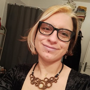 Collana geometrica taglio laser in legno, acciaio e caucciù triangoli ...