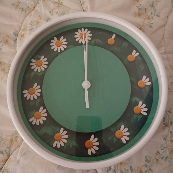 Daisy Flower Clock - Green, Plant Wall Clocks, Home Decor Gifts ...