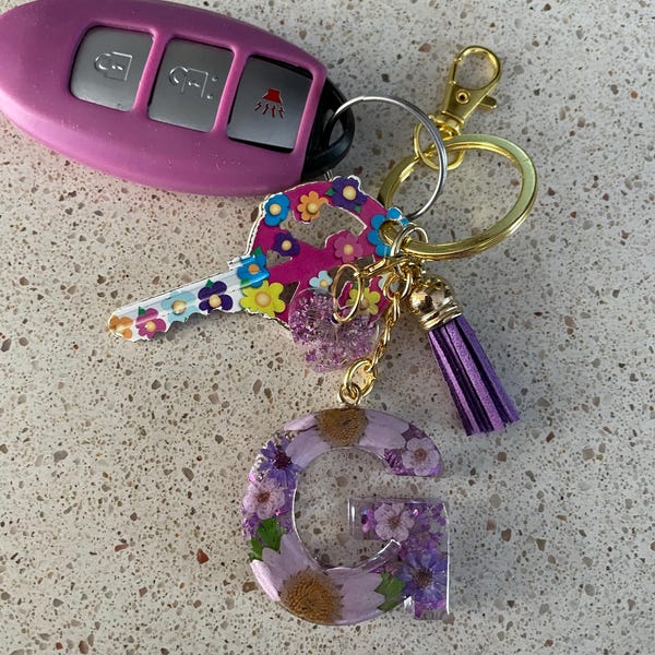 Pressed Flower Resin Keychain, Real Floral Initial Letter Charm for ...