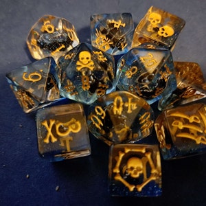 Pirates Plunder Exclusive 11 Dice Set Anne Bonny & Blackbeard Pirate ...