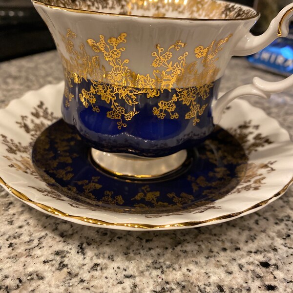 Royal Albert Teacup and Saucer With Anemone Flowers and Heavy Gold ...