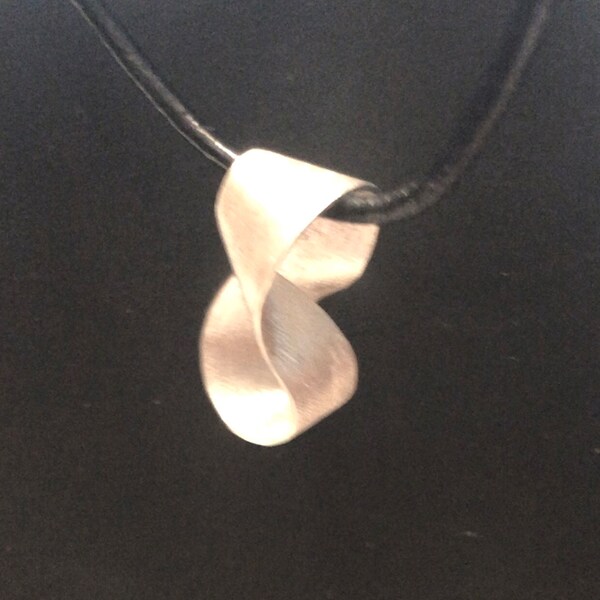 Möbius Pendant, Maths Jewelry, Small Mobius Strip, Moebius Band Pendant ...