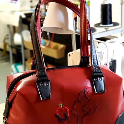 Snow White With Poison Apple Sketch Digital Embroidery Machine Applique ...