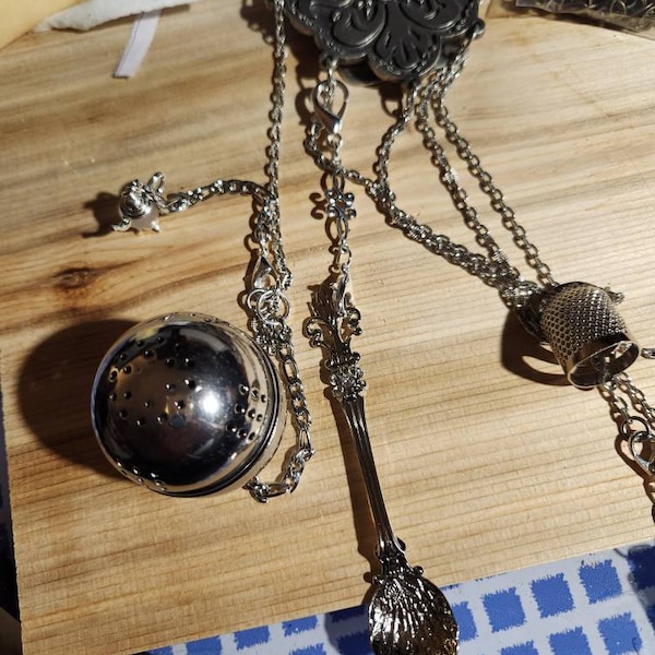 Chatelaine Tools - Tea Time Accessories Ball Infuser & Spoon Gift Set ...