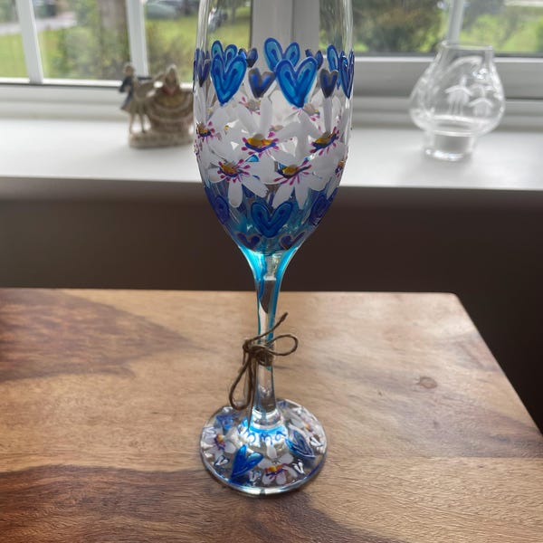 Frosty Flight of the Dragonfly Hand Painted Gin Glass can Personalise ...