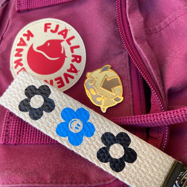 Retro Flower Smiley Face Keychain Wristlet / Key Fob/ Smiley Face Daisy ...