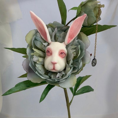 Alice in Wonderland non Talking Flowers white Rabbit Character Series ...