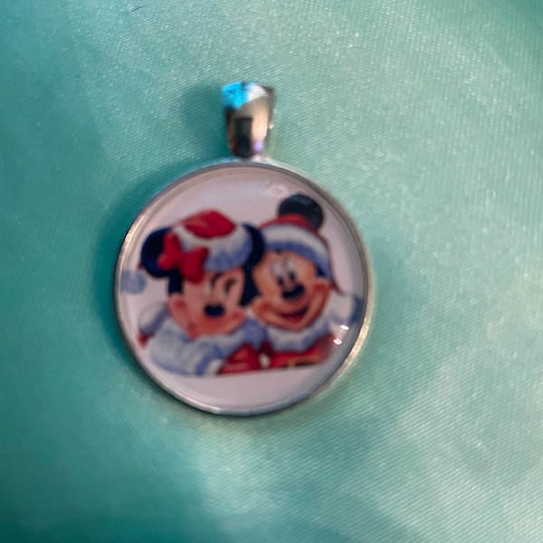 Lion King Mufasa Simba Round Stained Glass Style Silver Disney Pendant ...
