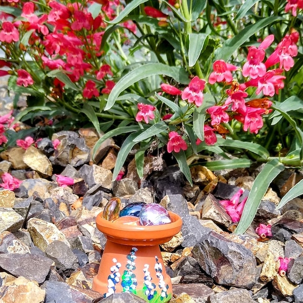 Bee Fountain for Flower Beds Bushes Potted Plants, Handpainted ...