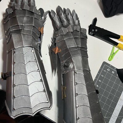 Ringwraith Gothic Gauntlets 3D Model - Etsy