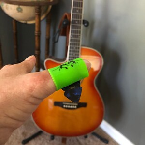 Gripless no Grip Guitar Pick System Helps: No Dropping, Arthritic Play ...