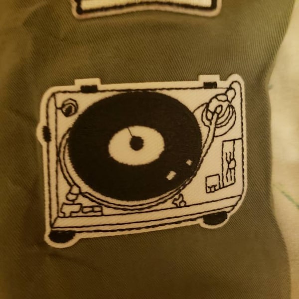 Round Popular Patches 6 DIFFERENT DESIGNS Embroidered Sew on / Iron on ...