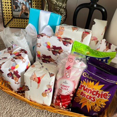 Bilbo Baggins Wrapping Paper, Wrapping Paper, Lord of the Rings, Quirky ...