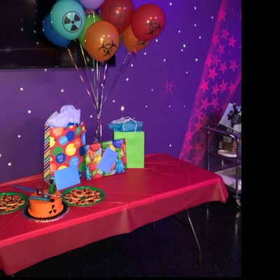 Radioactive Symbol Science Party Balloons Pack of 16 Geeky Birthday ...