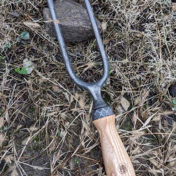 T Handle Garden Spade, Handmade Forged Garden Shovel, Garden Tools ...