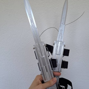 V2 Assassin's Dual Brotherhood Ezio Auditore Hidden Blades grey Pair - Etsy