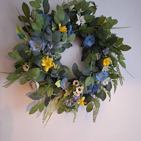 8 X Tea Roses, Small Silk Bouquet, Mixed Open Roses and Rose Buds ...