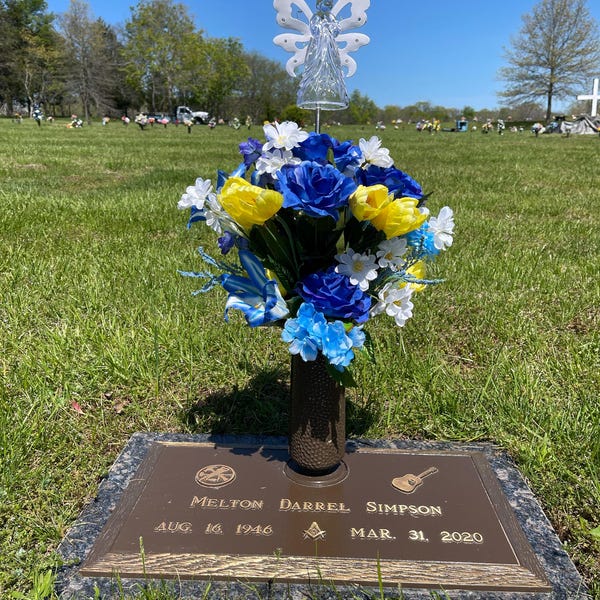 Spring Cemetery Arrangement, Cemetery Arrangement With Lilies, Cemetery ...