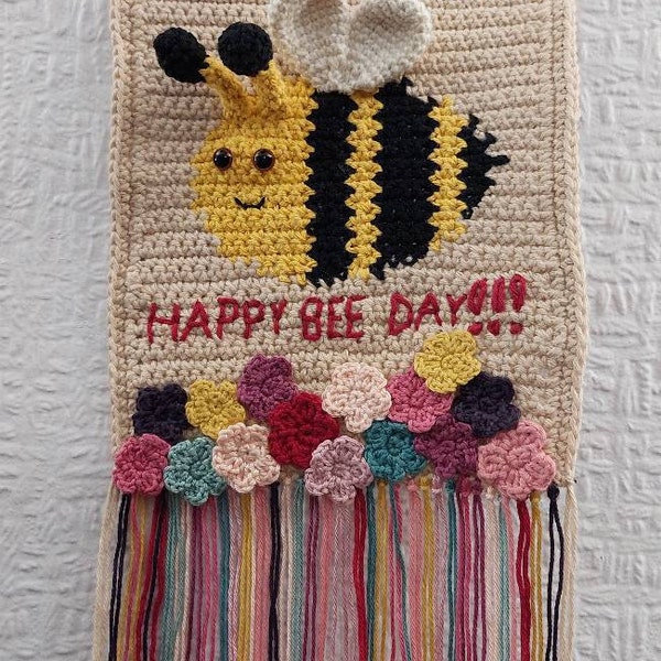 Crochet Bee Wall Hanging Pattern, Nursery Bee Wall Decor Tutorial, Diy ...