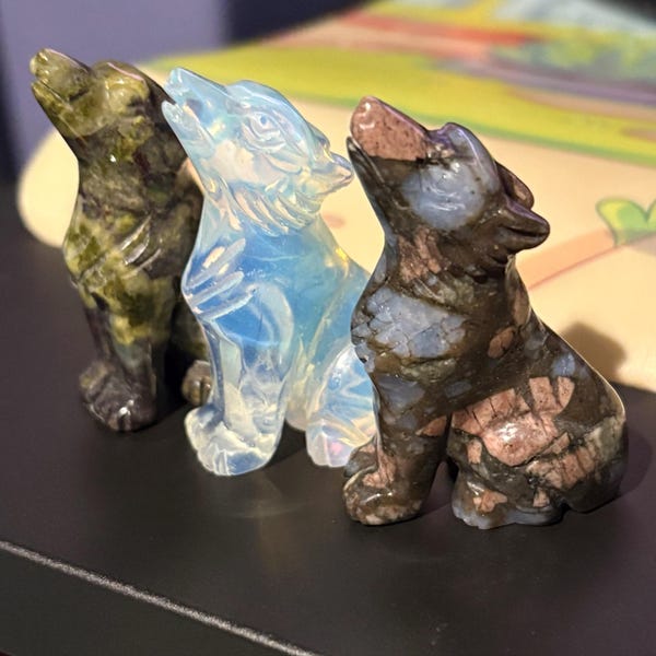2" Crystal Wolf Carving, Howling Wolf Figurine, Hand Carved Gemstone ...