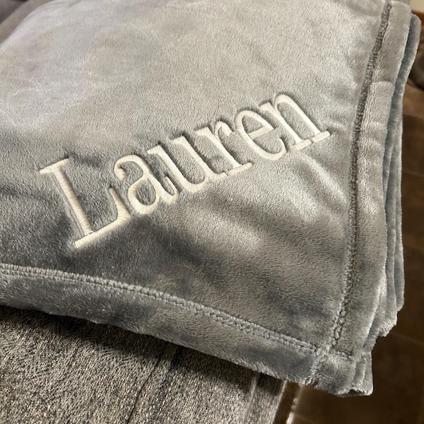 Personalized Custom Soft Blanket With SERIF BLOCK Name - 9 Colors to ...