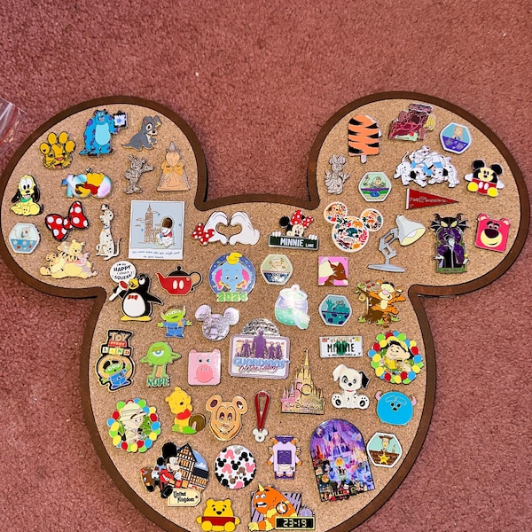 Disney’s Mickey Mouse , Minnie Mouse Pin Board, Disney Pin Trading ...