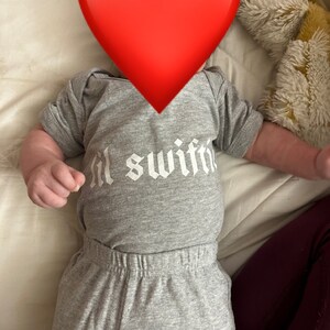 Lil Swiftie white Text One Piece Bodysuit Tswift, Taylor, Baby Boy ...