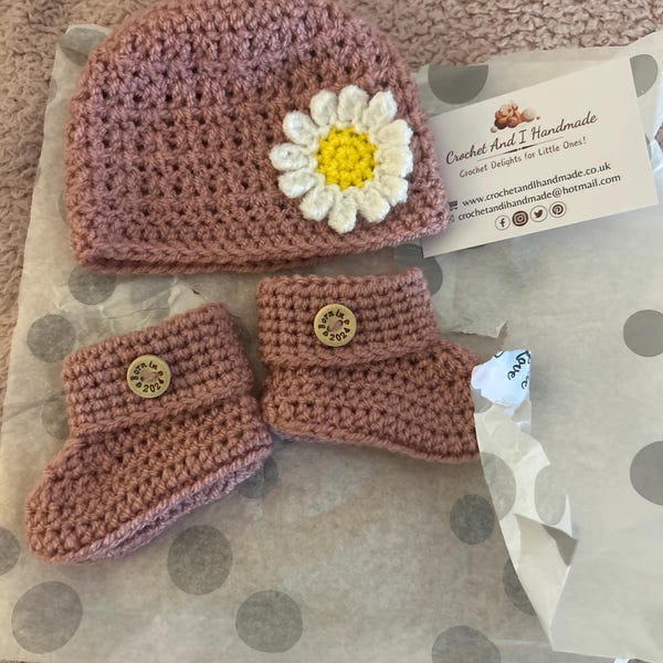 Crochet Baby Set, Daisy Hat and Booties, Newborn Baby Girl Gift Idea ...