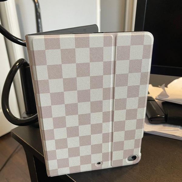 Brown Checkerboard Personalized iPad Cases for iPad Air 5 6 7 iPad 11 ...