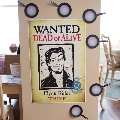 Tangled Party Game: pin the Frying Pan on Flynn Rider Poster and Frying ...
