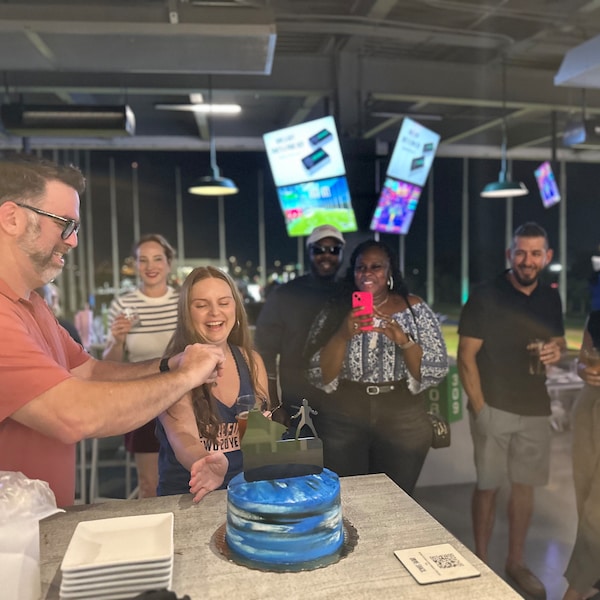 Marijuana Leaf Wedding Cake Topper, Pot Leaf 420 Weed Cake Decoration ...