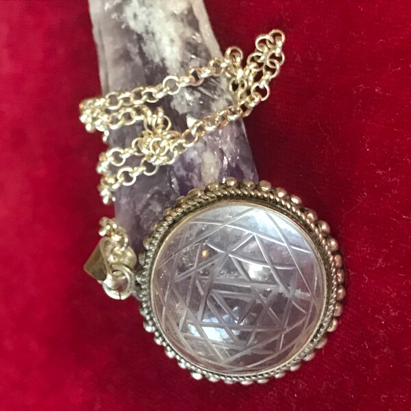 SHIVA LINGAM CRYSTAL Shiva Lingam Crystal Lingam Shiva Ritual Object ...