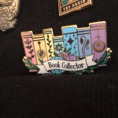 Rainbow Bookshelf Sliding Enamel Pin Book Lover Bibliophile - Etsy