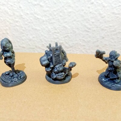 Ag Vampire Miniature Female With Sword Dungeons and Dragons Mini - Etsy