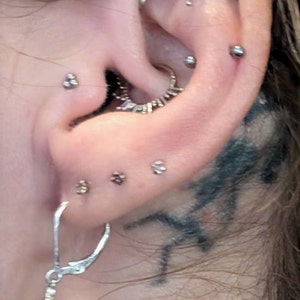 Large Spike Vertical Labret Jewelry, Angel Fangs Piercing Curved ...