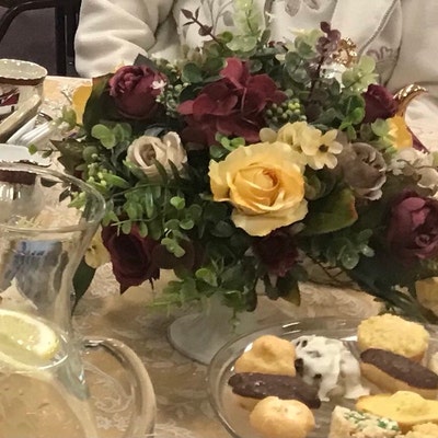 Elegant Dining Table Centerpiece, Round Table Top Floral Arrangement ...