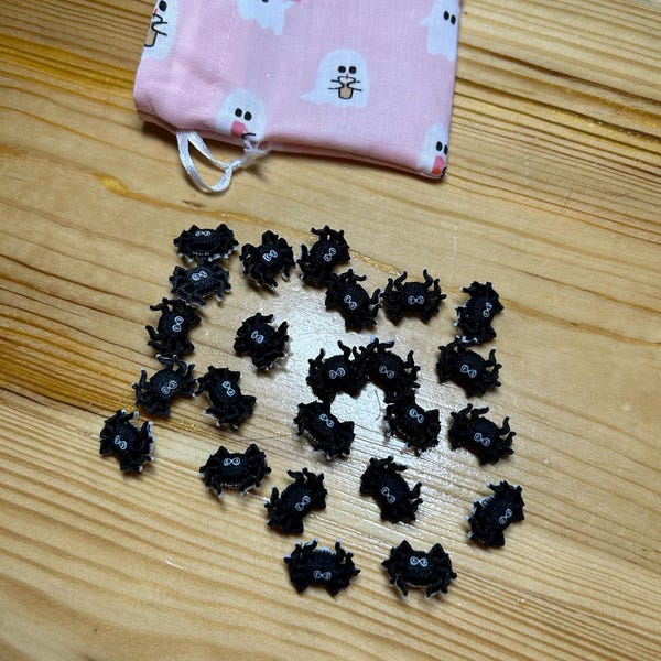 Bee Buttons by Buttons Galore // Novelty Sewing Scrapbooking Flying ...