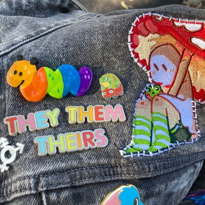 Golden Frog Hard Enamel Pin/ Tiny Frogs Collection Comfort Zone / Small ...