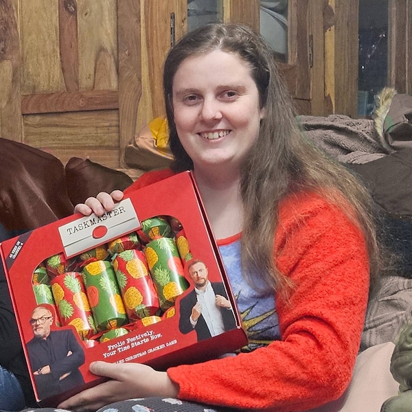 Official Taskmaster Christmas Crackers 2024 – Dinner Party Crackers ...