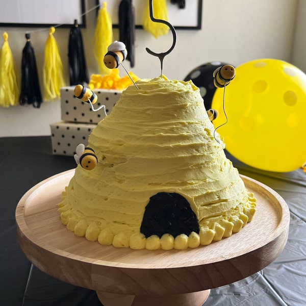 Fondant / Gum Paste Bees Cake or Cupcake Topper. Edible Bees Decoration ...