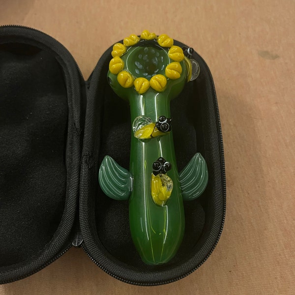 Sunflower Glass Pipe - Girly Bee Pipes - Beautiful Girly Pipe - Cute ...