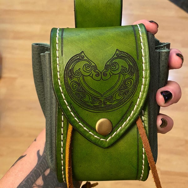 Custom Leather Fan Holster for Renaissance Fairs, LARP, Steampunk ...
