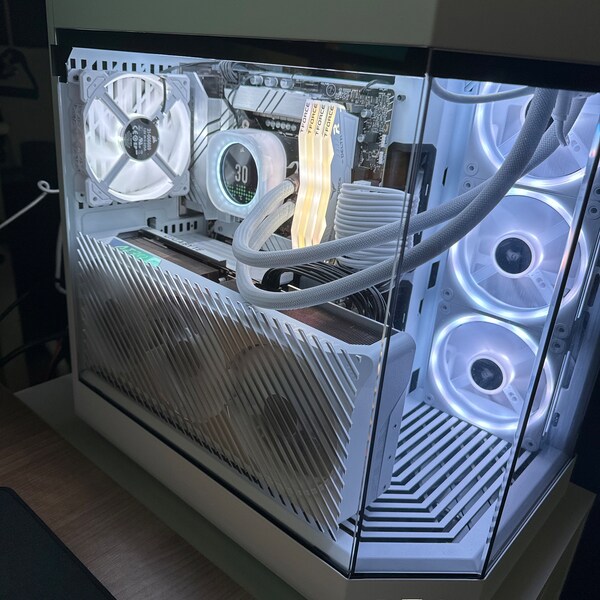 Hyte Y60 Custom Vented Side Panel - Etsy